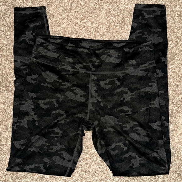 Fabletics | Pants & Jumpsuits | Womens Black Camo Fabletics Leggings ...